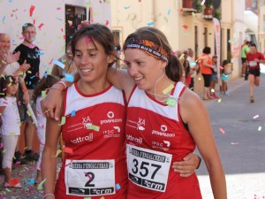 Mario Bonavista i la parella formada per Silvia Sos i Patricia Cabedo ...